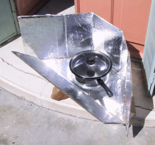 How to Make a Solar Oven: DIY Solar Oven Plans – Mother Earth News